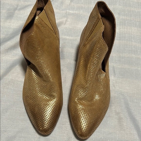 Antelope | Shoes | Antelope Gold Ankle Boots With Textured Design ...